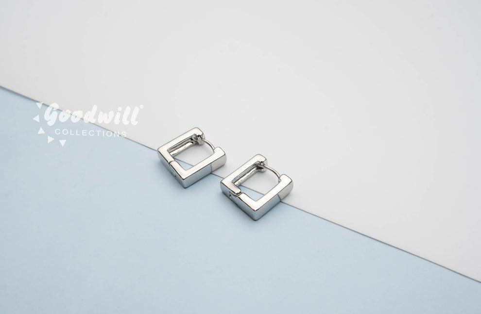 SILVER SQUARE DESIGN HOOPS